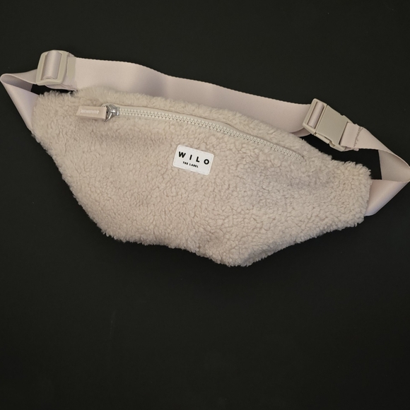 Wilo The Label | Accessories | Wilo Cream Fleece Belt Bag | Poshmark
